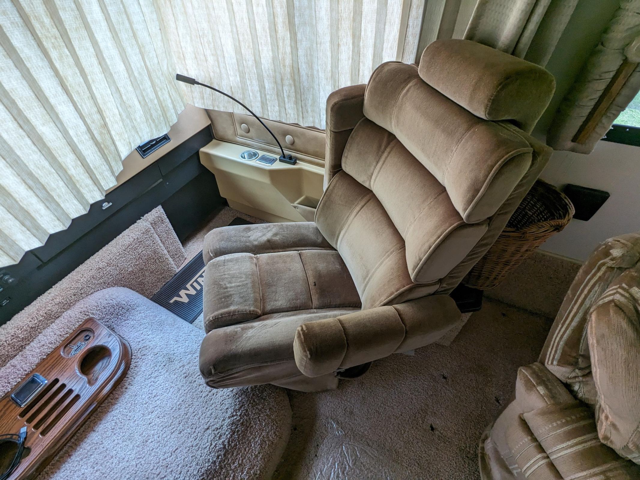 1989 Winnebago Chieftain 31RT - National Vehicle