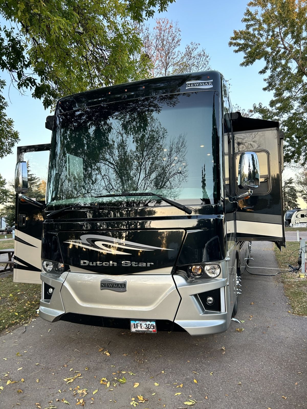 2019 Newmar Dutch Star 4018 - National Vehicle