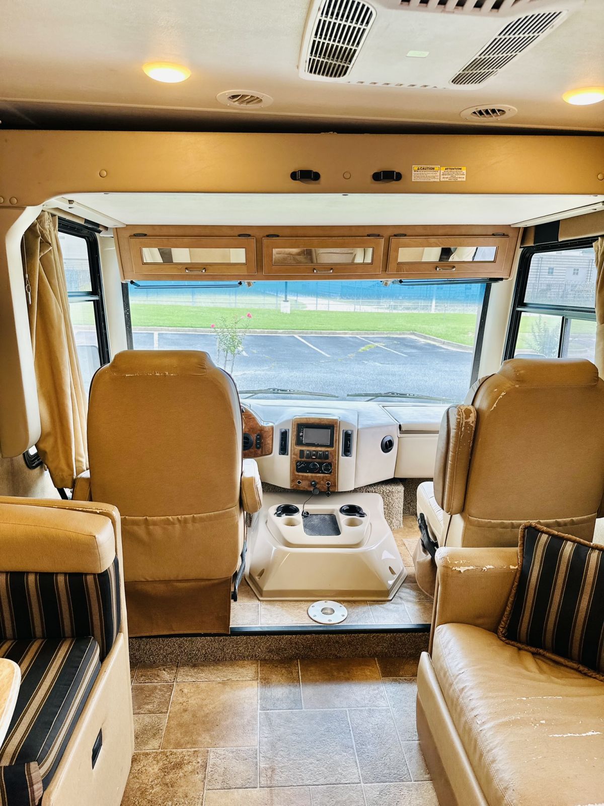 2016 Thor Motor Coach Hurricane 34J - National Vehicle