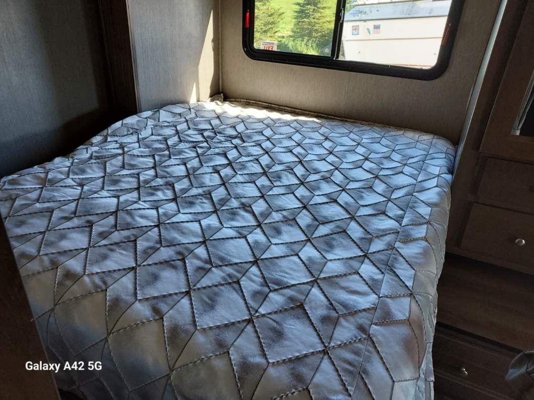 2021 Nexus Triumph 24T - National Vehicle