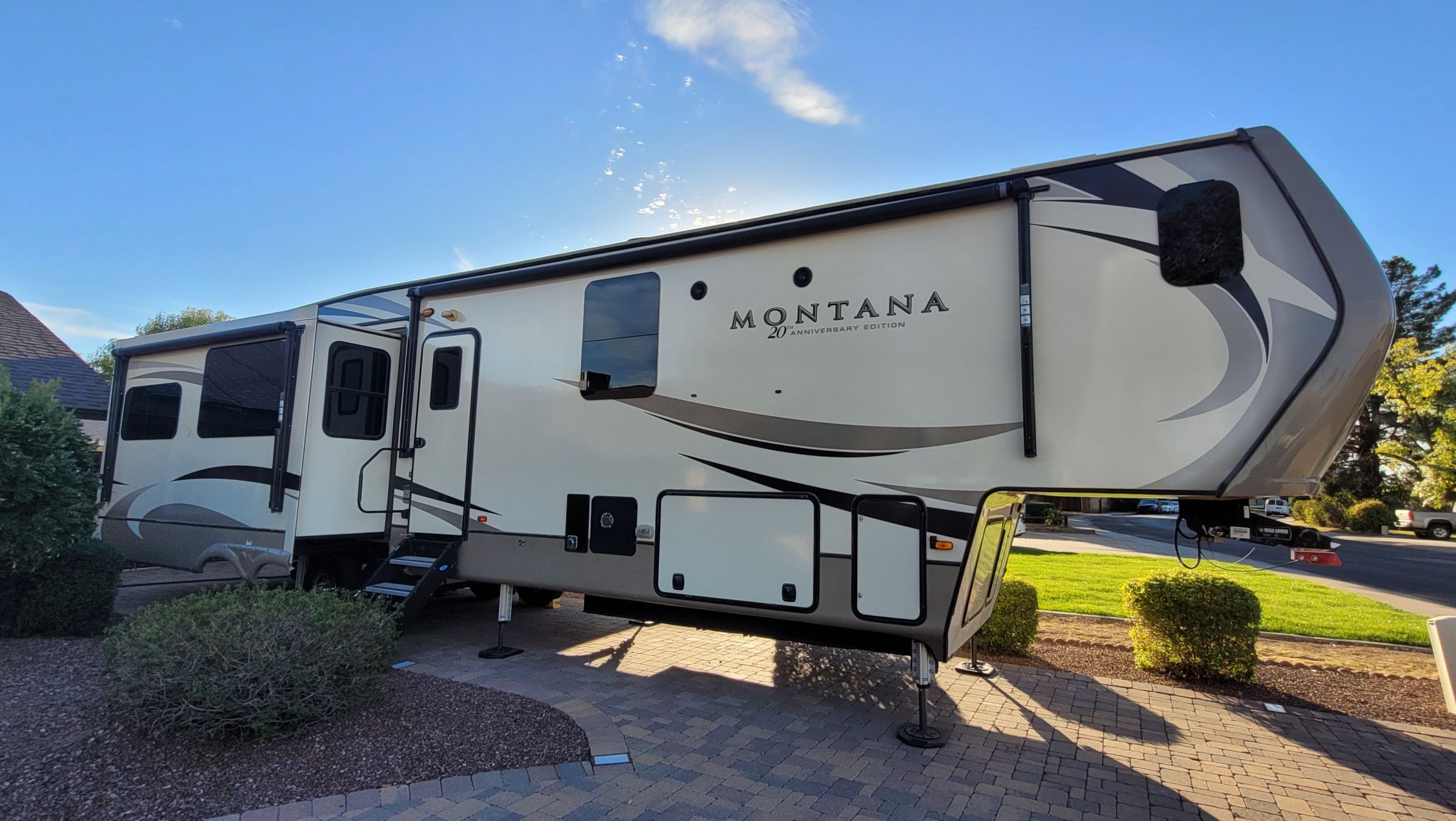 2019 Keystone Montana 20th Anniversary 3921FB - National Vehicle