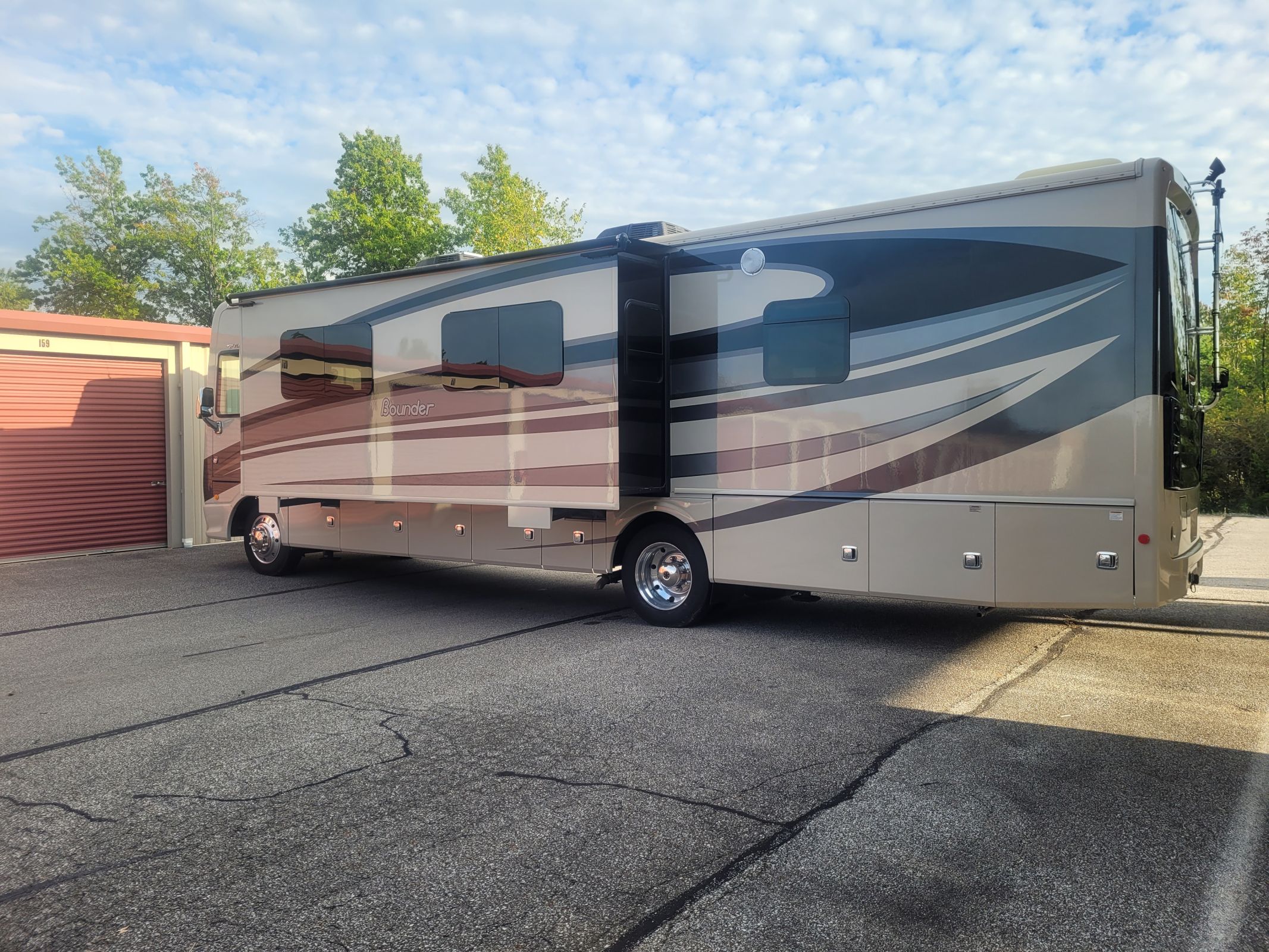 2016 Fleetwood Bounder 35K - National Vehicle