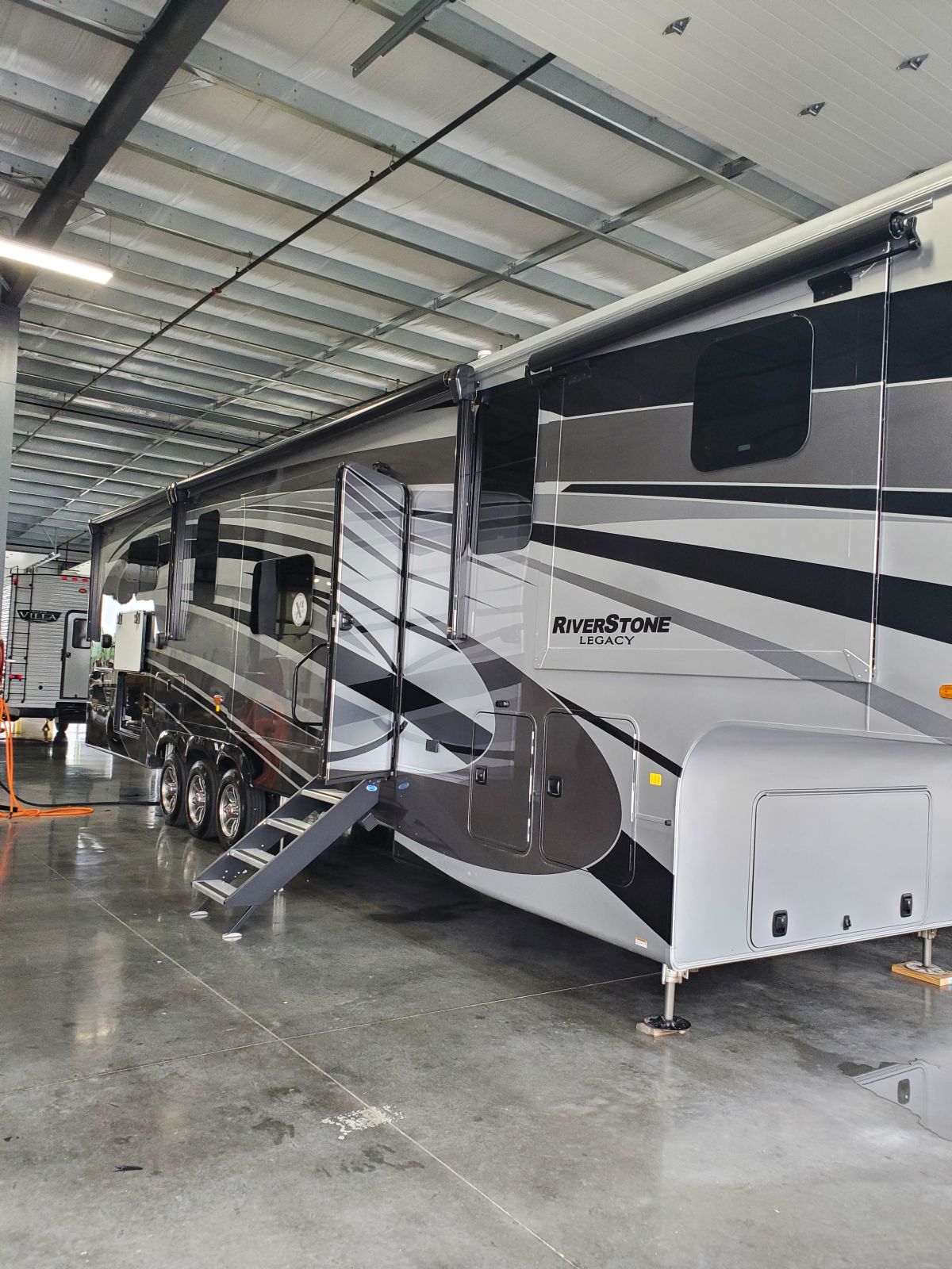 2021 Forest River Riverstone Legacy 42FSKG - National Vehicle