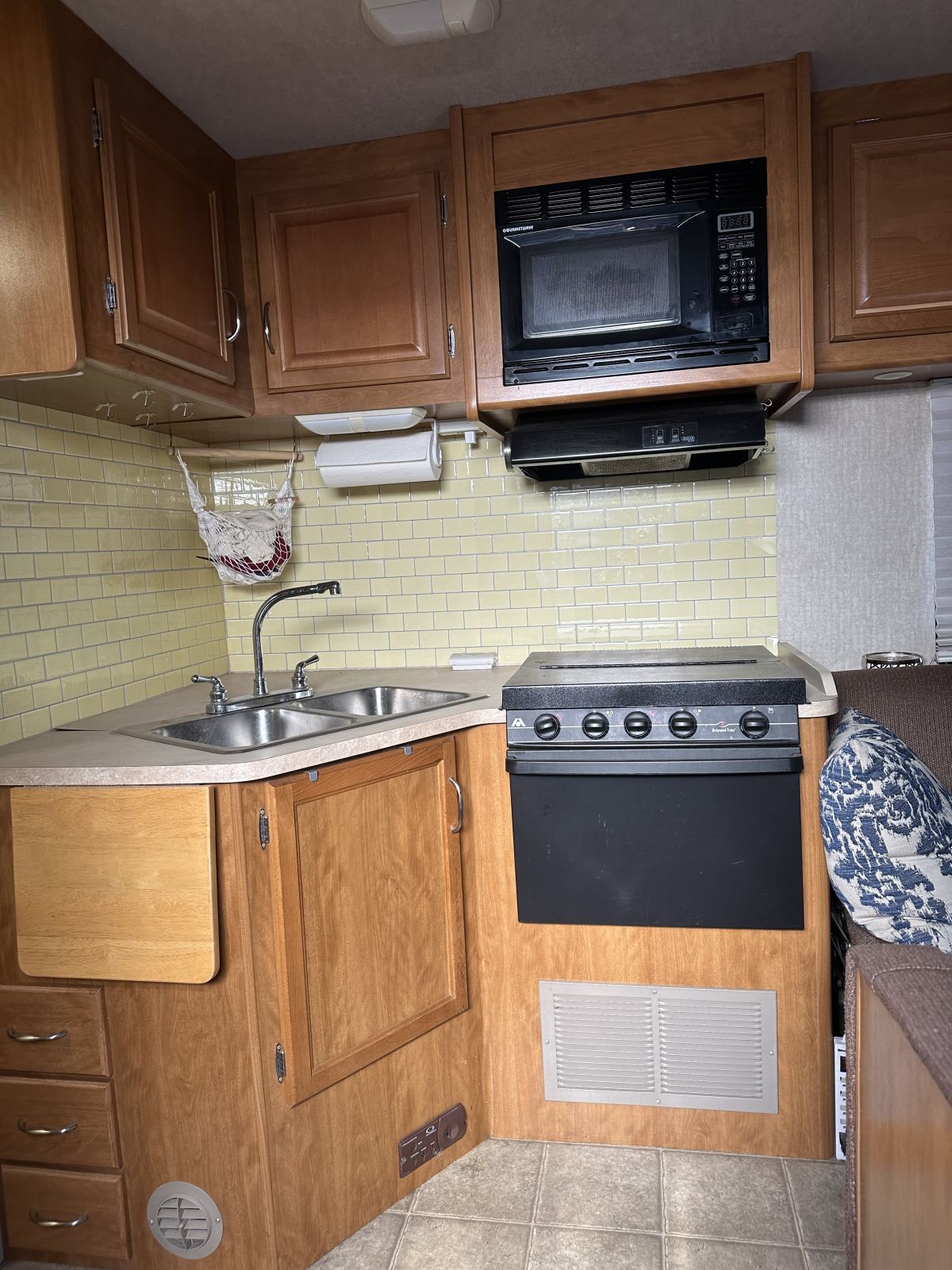 2008 Fleetwood Tioga 29V - National Vehicle