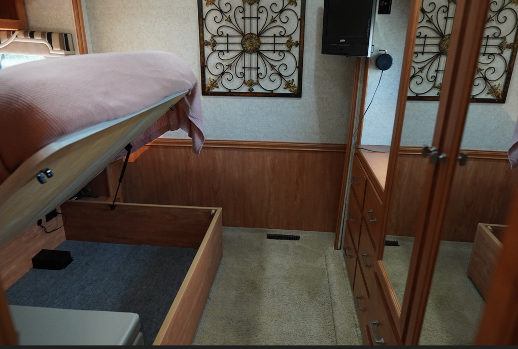 2011 Itasca Suncruiser 32H - National Vehicle