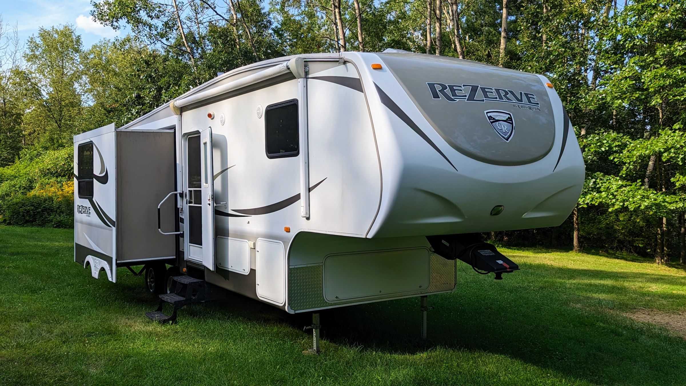 2015 Crossroads Rezerve 28RL - National Vehicle