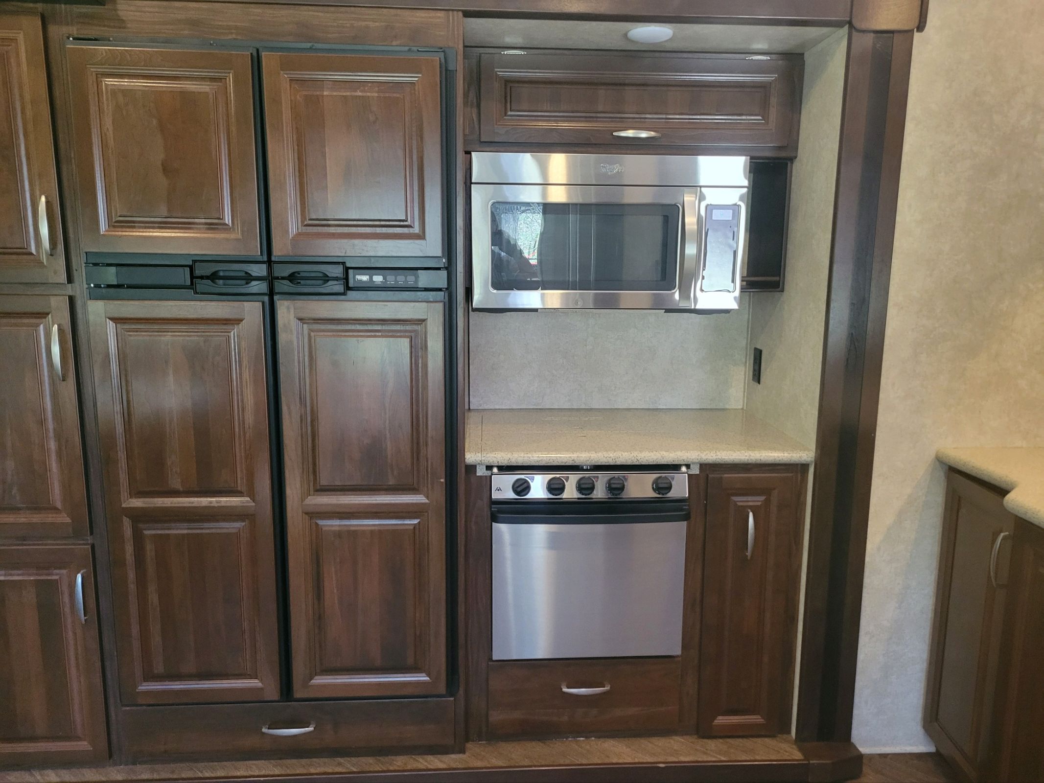 2014 Keystone Montana Mountaineer 331RLT - National Vehicle