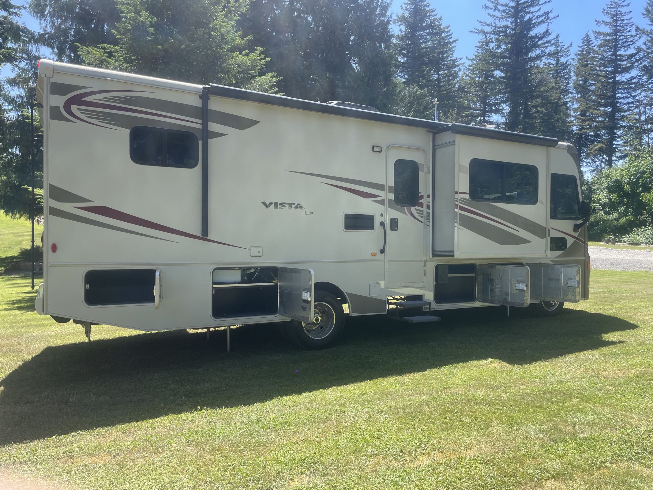 2016 Winnebago Vista LX 30T - National Vehicle