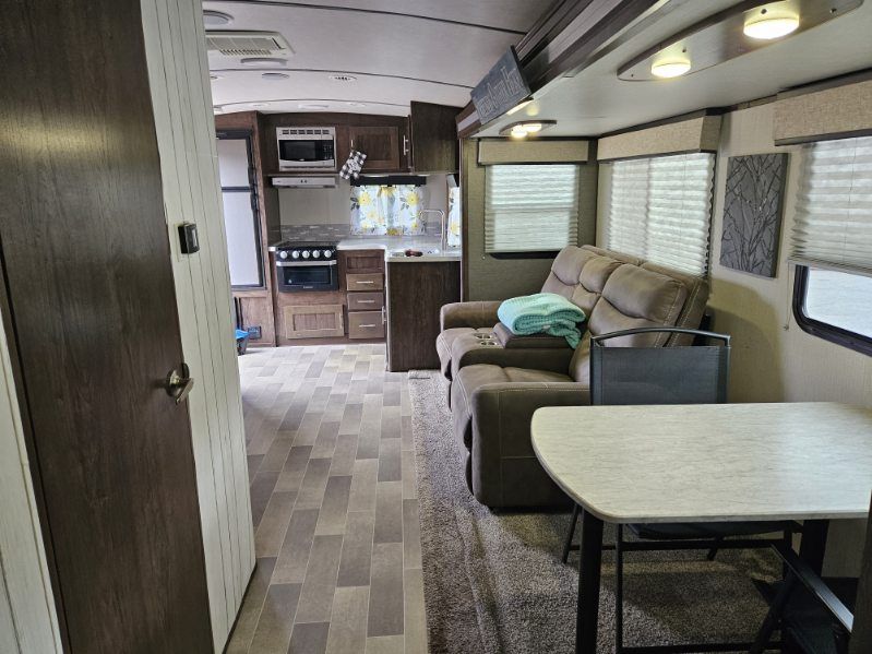 2019 Cruiser RV Radiance Ultra Lite 25RK - National Vehicle