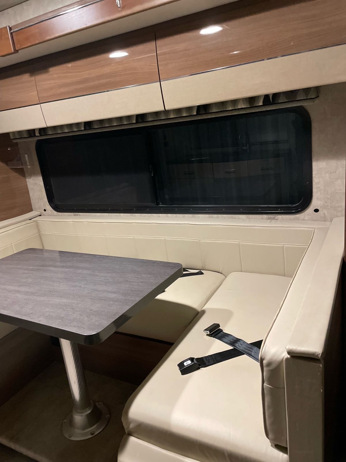 2015 Itasca Navion 24J - National Vehicle