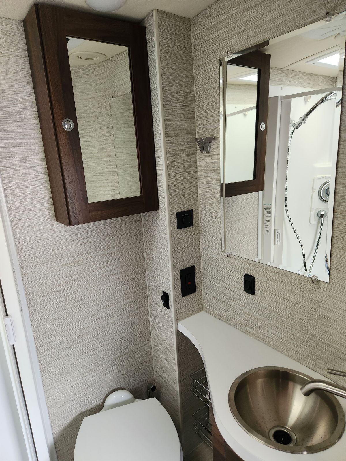 2022 Winnebago Navion 24V - National Vehicle