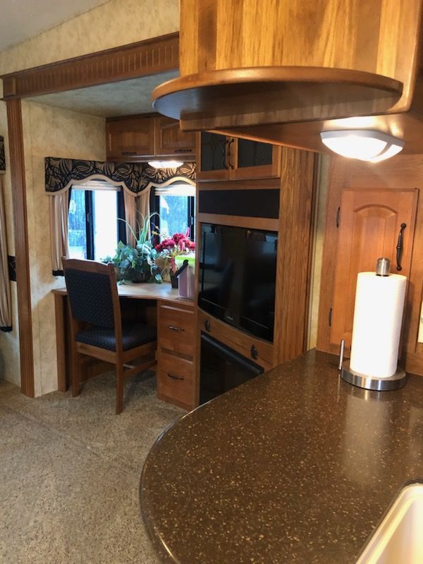 2011 Keystone Montana Hickory 3400RL - National Vehicle