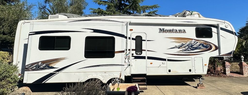 2011 Keystone Montana Hickory 3400RL - National Vehicle