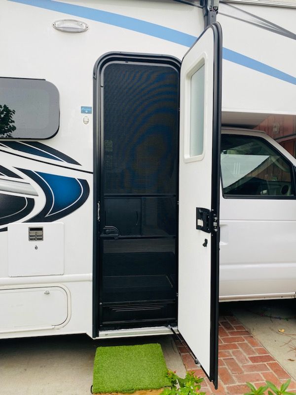 2022 Nexus Triumph 24T - National Vehicle