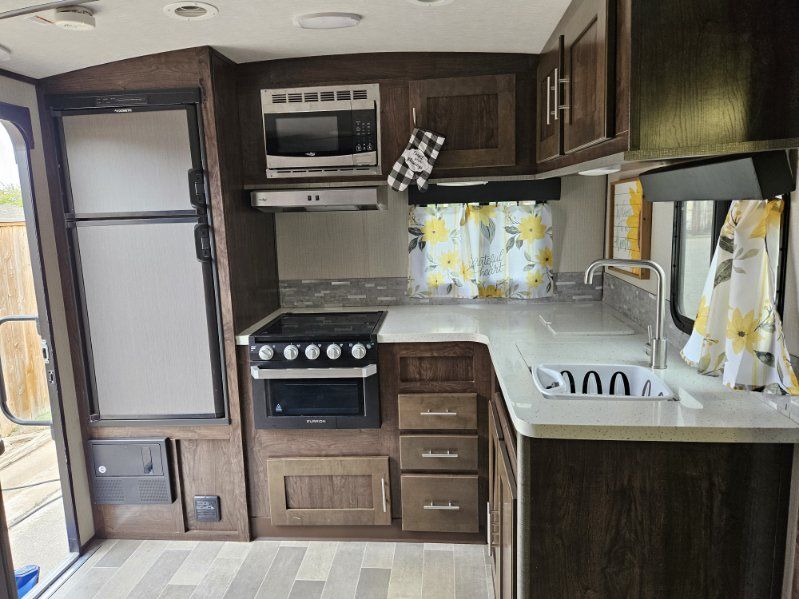 2019 Cruiser RV Radiance Ultra Lite 25RK - National Vehicle