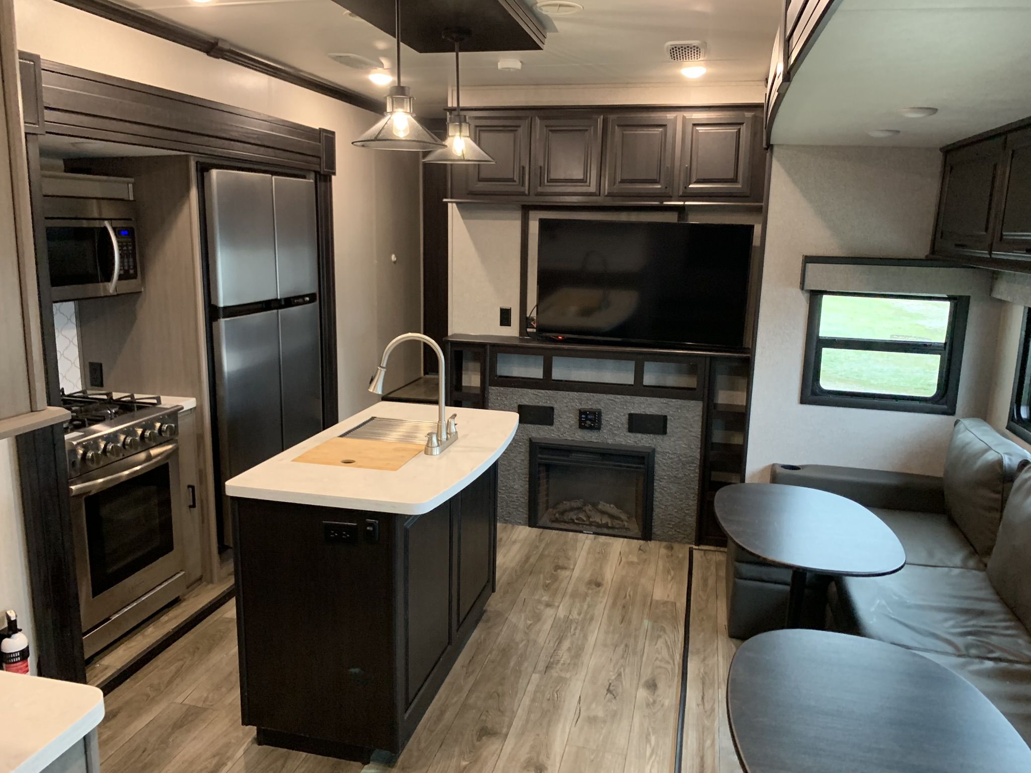 2021 Highland Ridge Mesa Ridge 376FBH - National Vehicle