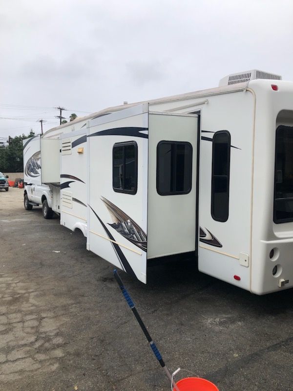 2011 Keystone Montana Hickory 3400RL - National Vehicle