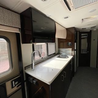 2021 Renegade Vienna 25VRMC - National Vehicle