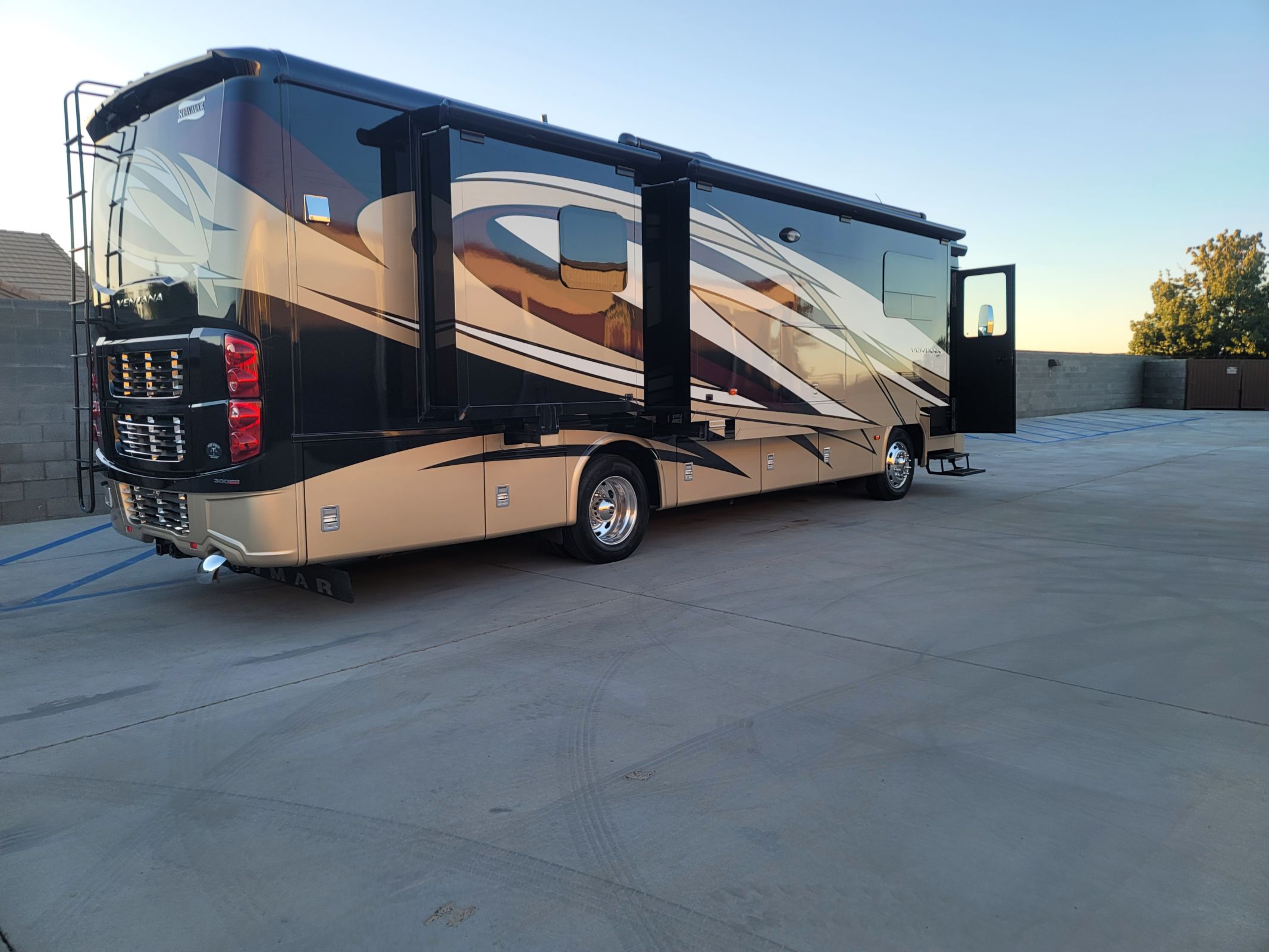 2017 Newmar Ventana 3412 - National Vehicle