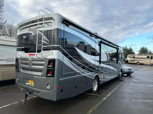 2021 Fleetwood Bounder 35P - National Vehicle