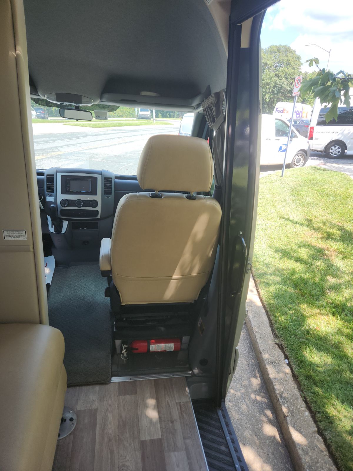 2013 Leisure Travel Van Free Spirit SS - National Vehicle