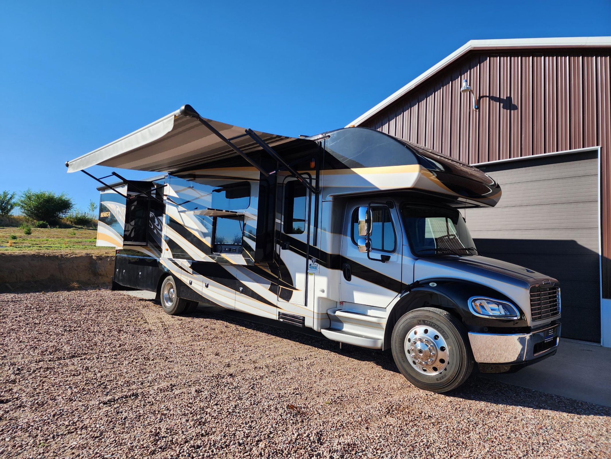 2018 Jayco Seneca 37TS - National Vehicle
