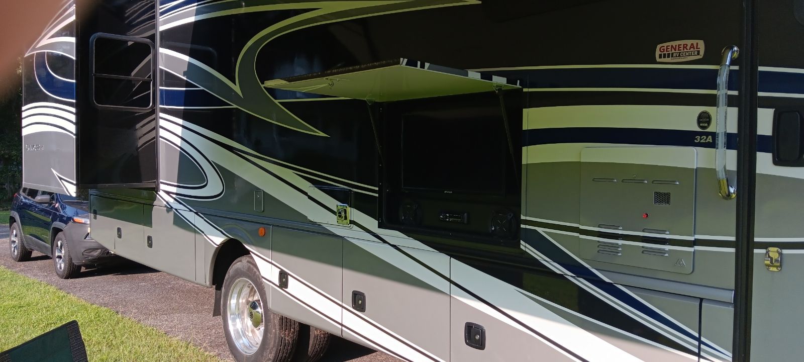 2018 Holiday Rambler Vacationer XE 32A - National Vehicle