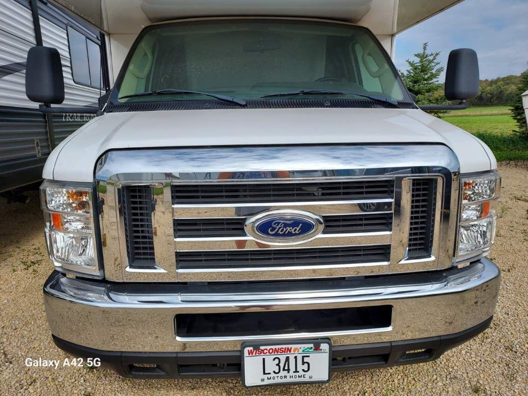 2021 Nexus Triumph 24T - National Vehicle