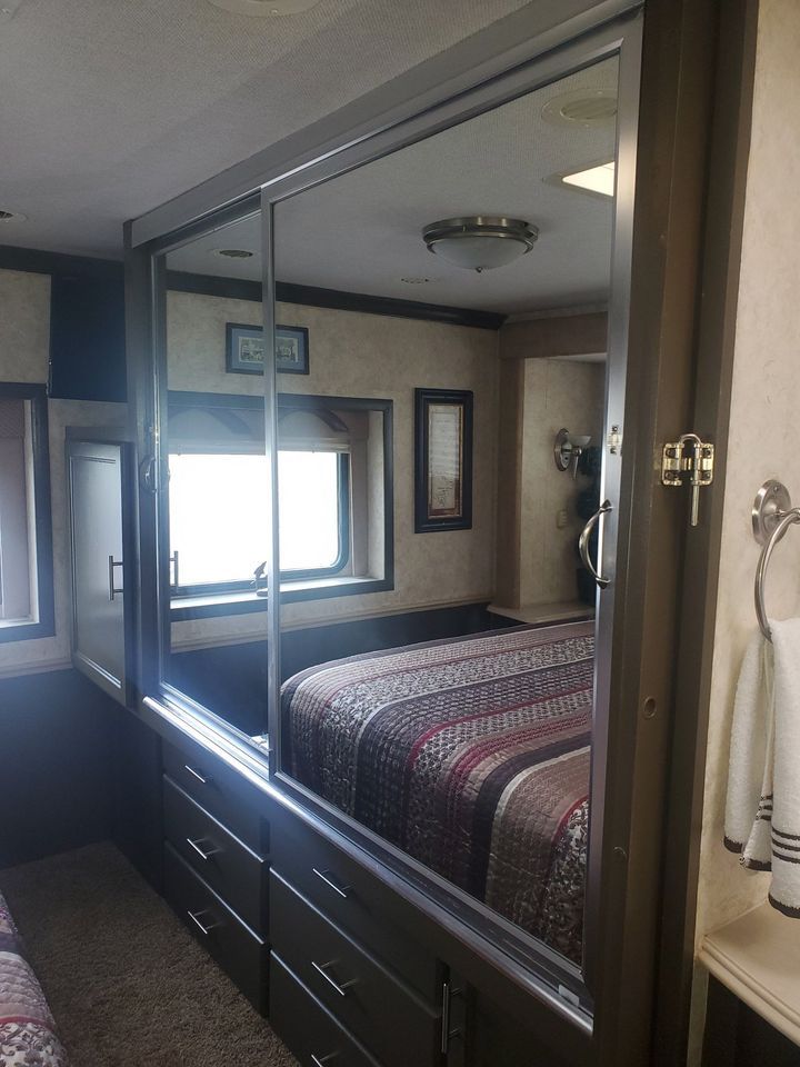 2005 National RV Dolphin 5355 - National Vehicle