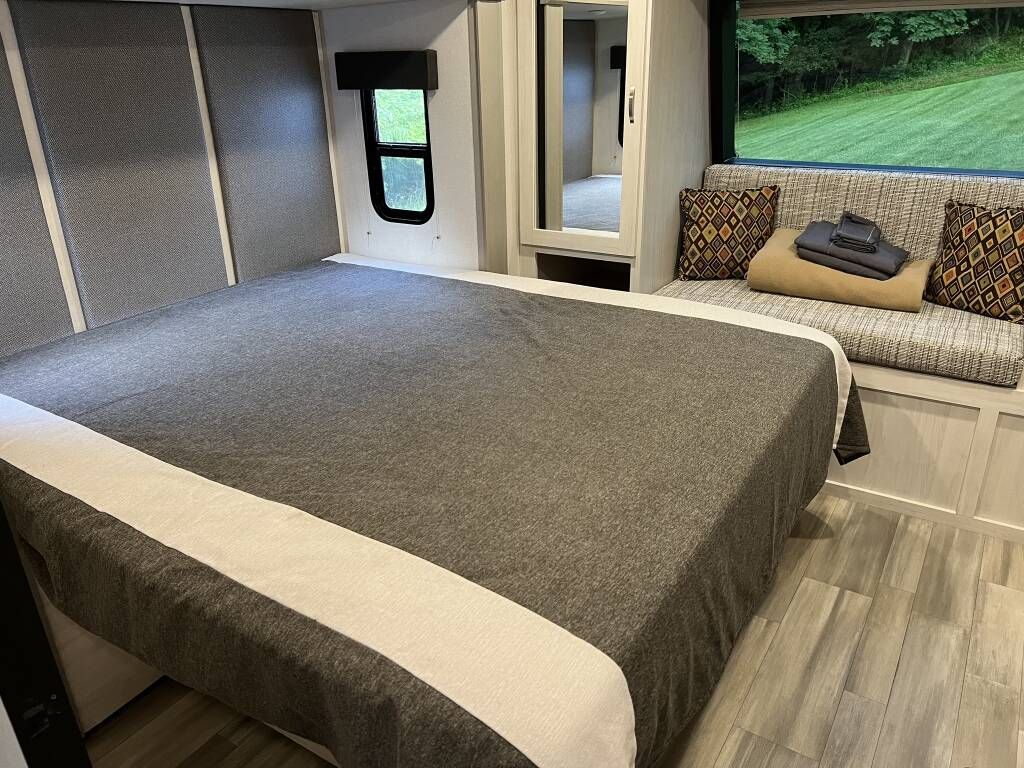 2022 Prime Time Lacrosse Luxury Lite 3411RK - National Vehicle