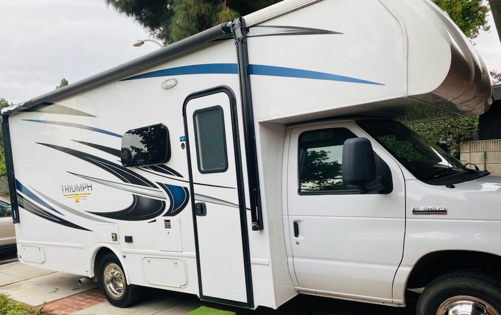 2022 Nexus Triumph 24T - National Vehicle