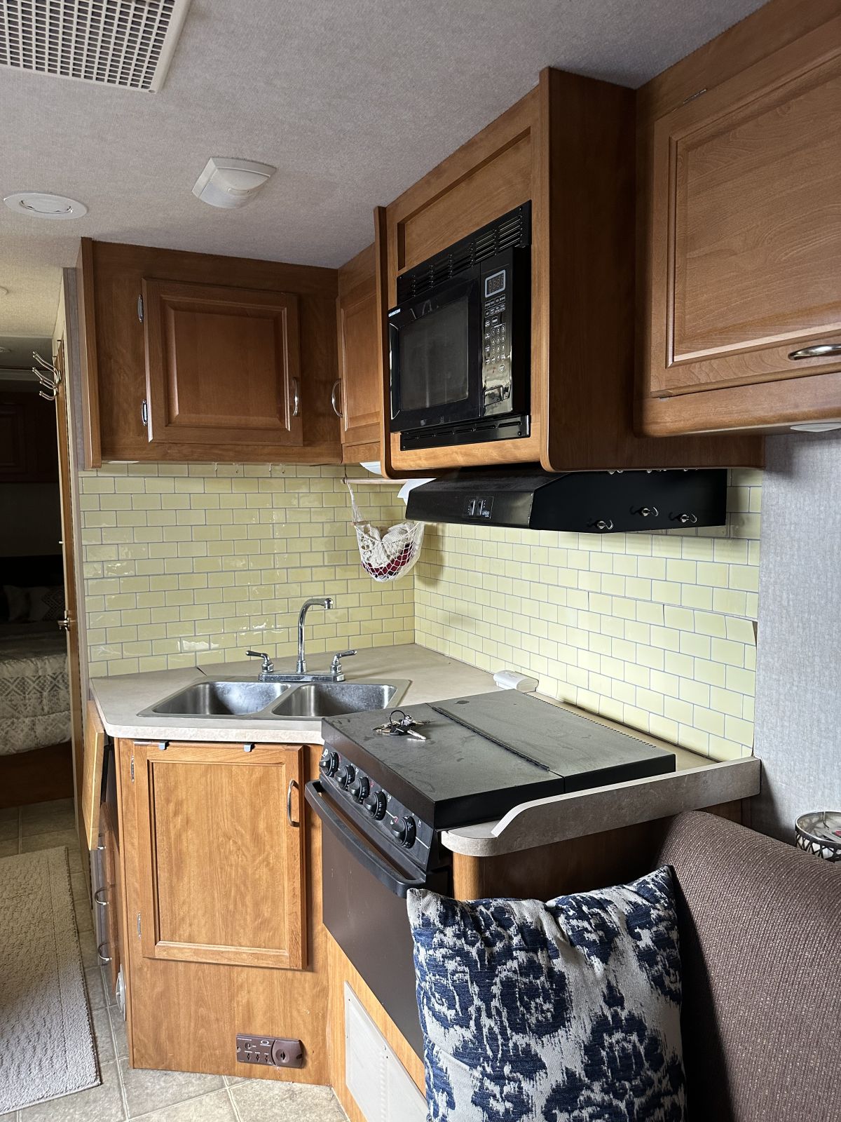 2008 Fleetwood Tioga 29V - National Vehicle