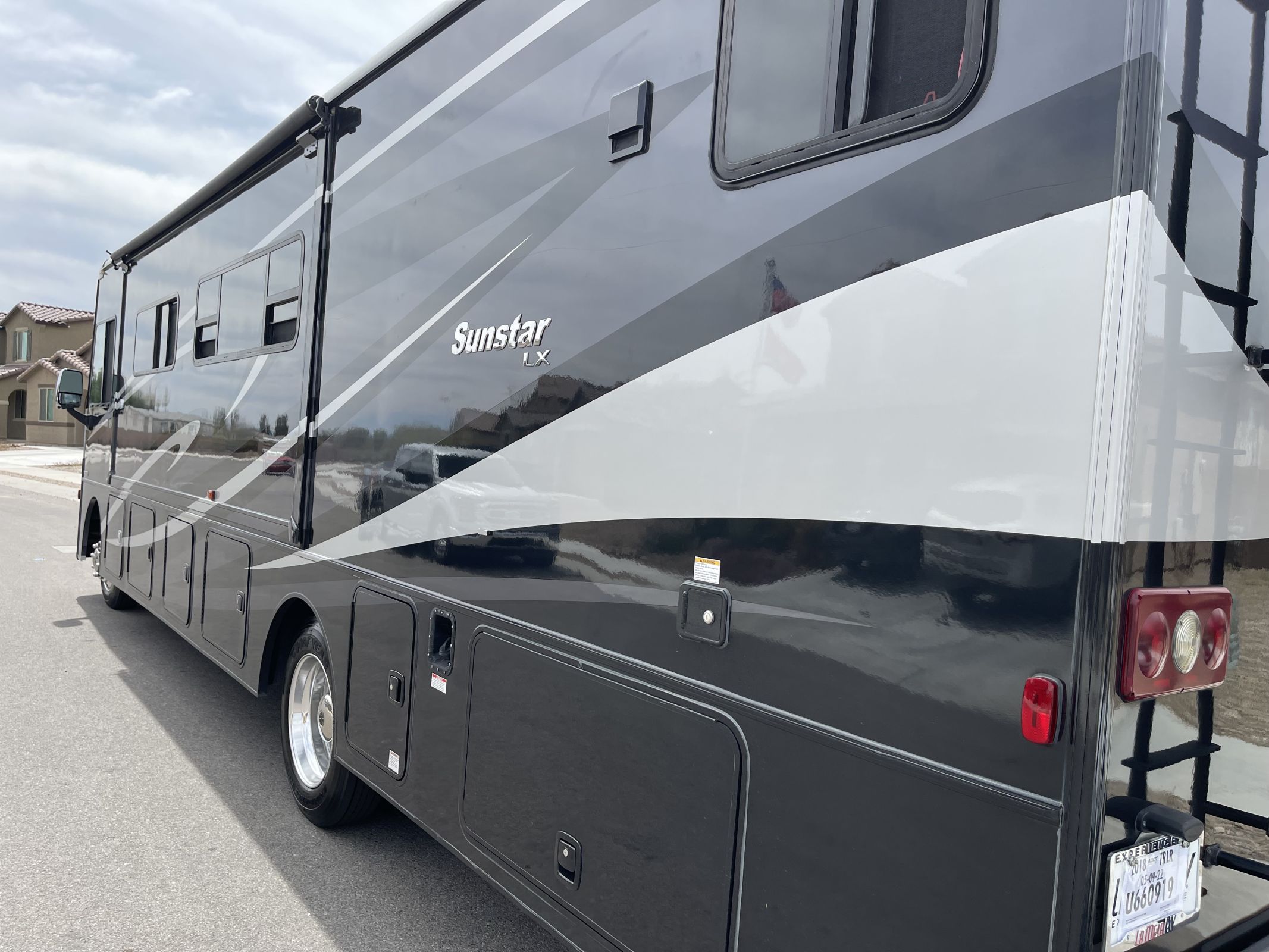 2018 Winnebago Itasca Sunstar LX 35F - National Vehicle