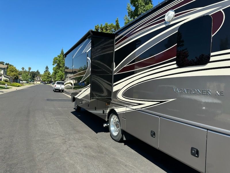 2018 Holiday Rambler Vacationer XE 32A - National Vehicle