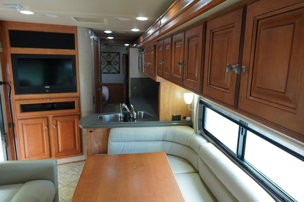 2011 Itasca Suncruiser 32H - National Vehicle