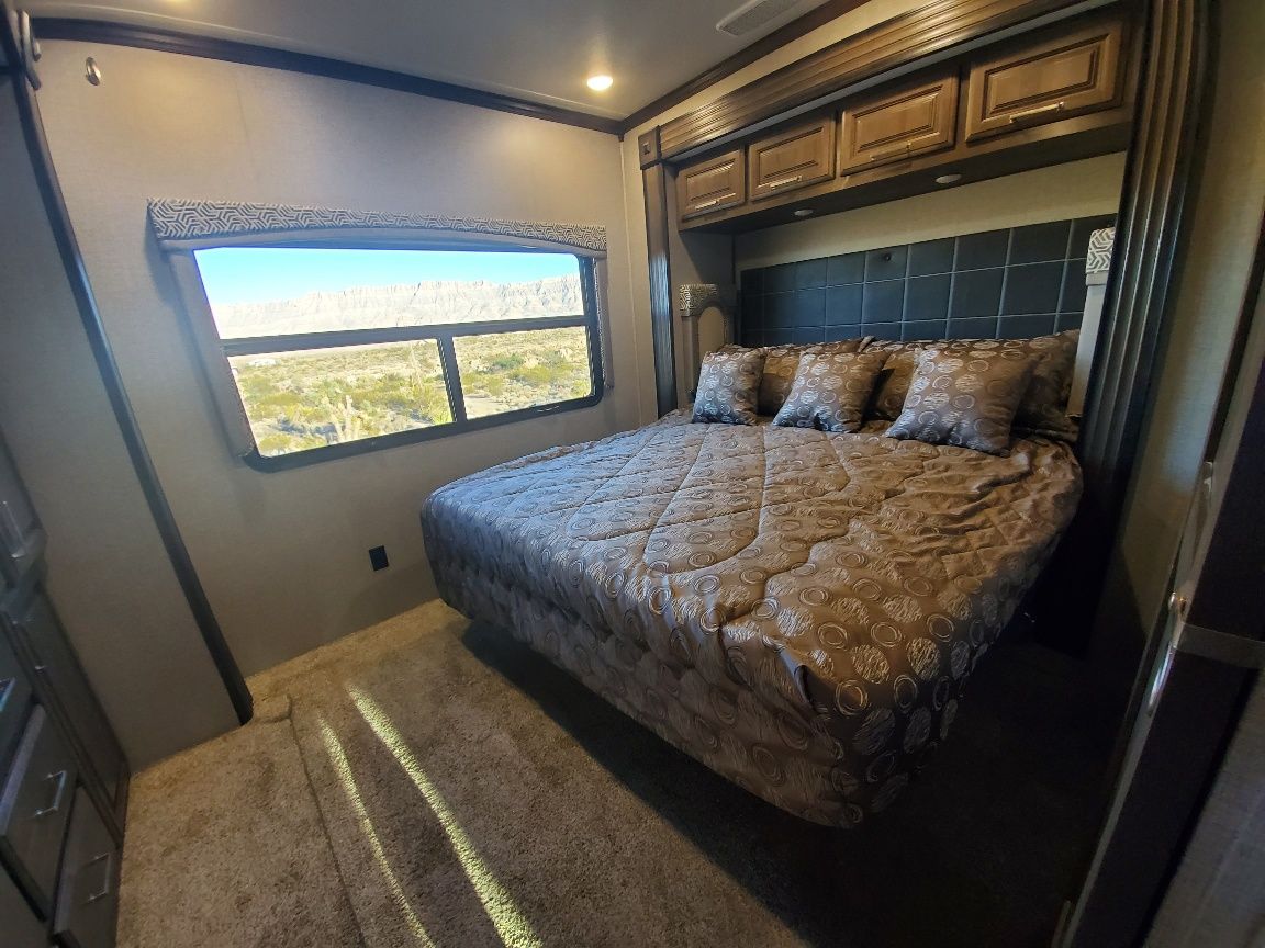 2019 Keystone Alpine 3800FK - National Vehicle