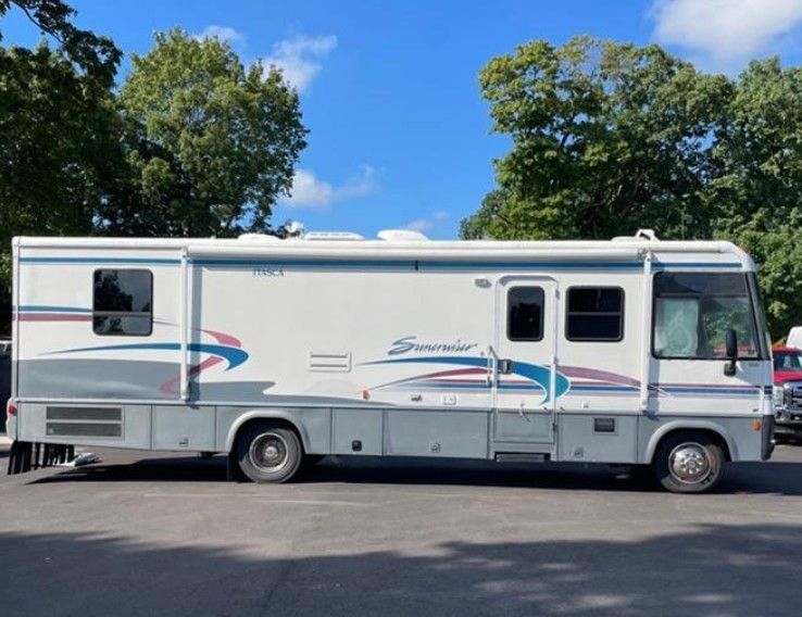 2000 Itasca Suncruiser 32V - National Vehicle