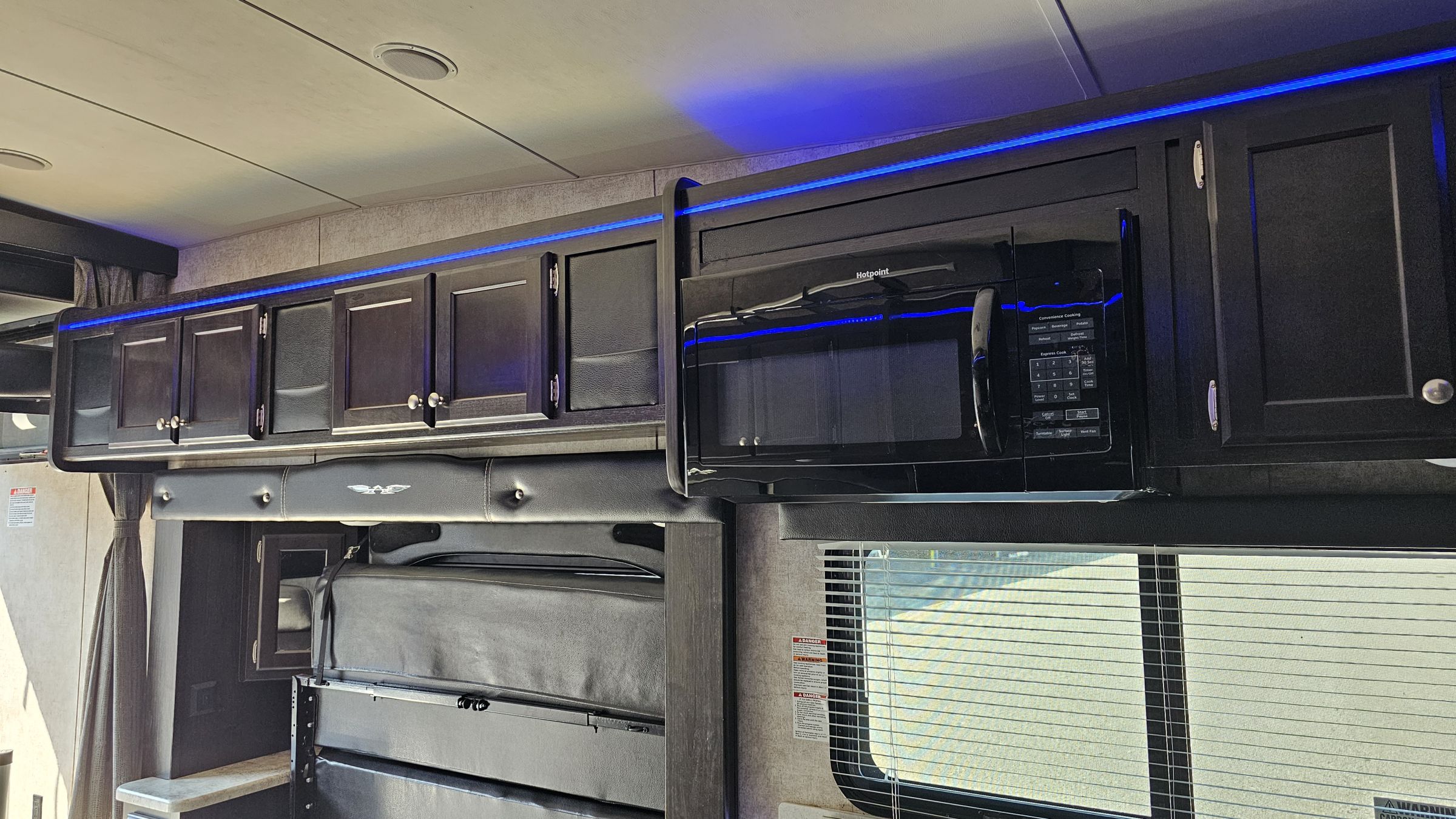 2020 Omega Weekend Warrior JJ2900+13 - National Vehicle