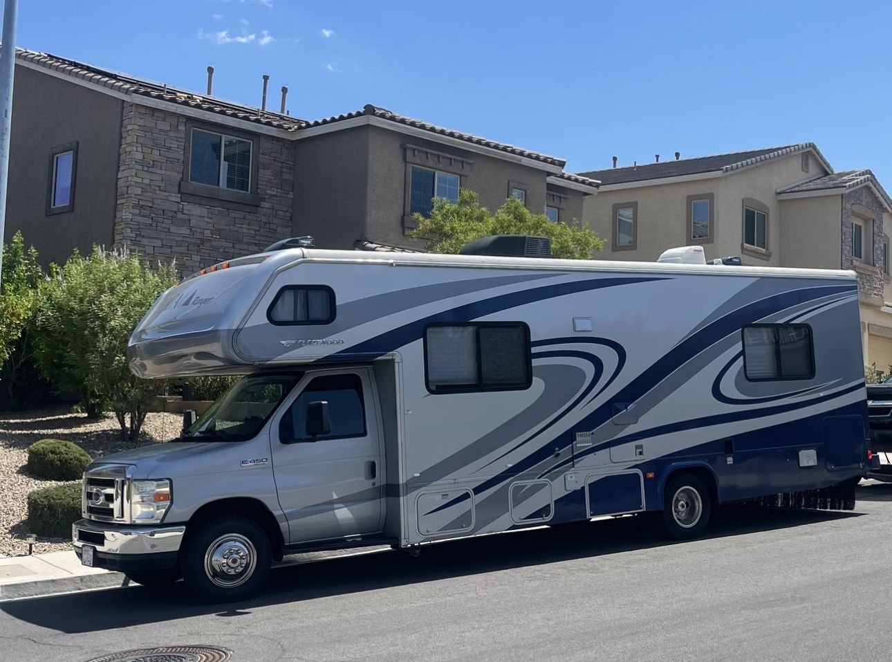 2008 Fleetwood Tioga 29V - National Vehicle