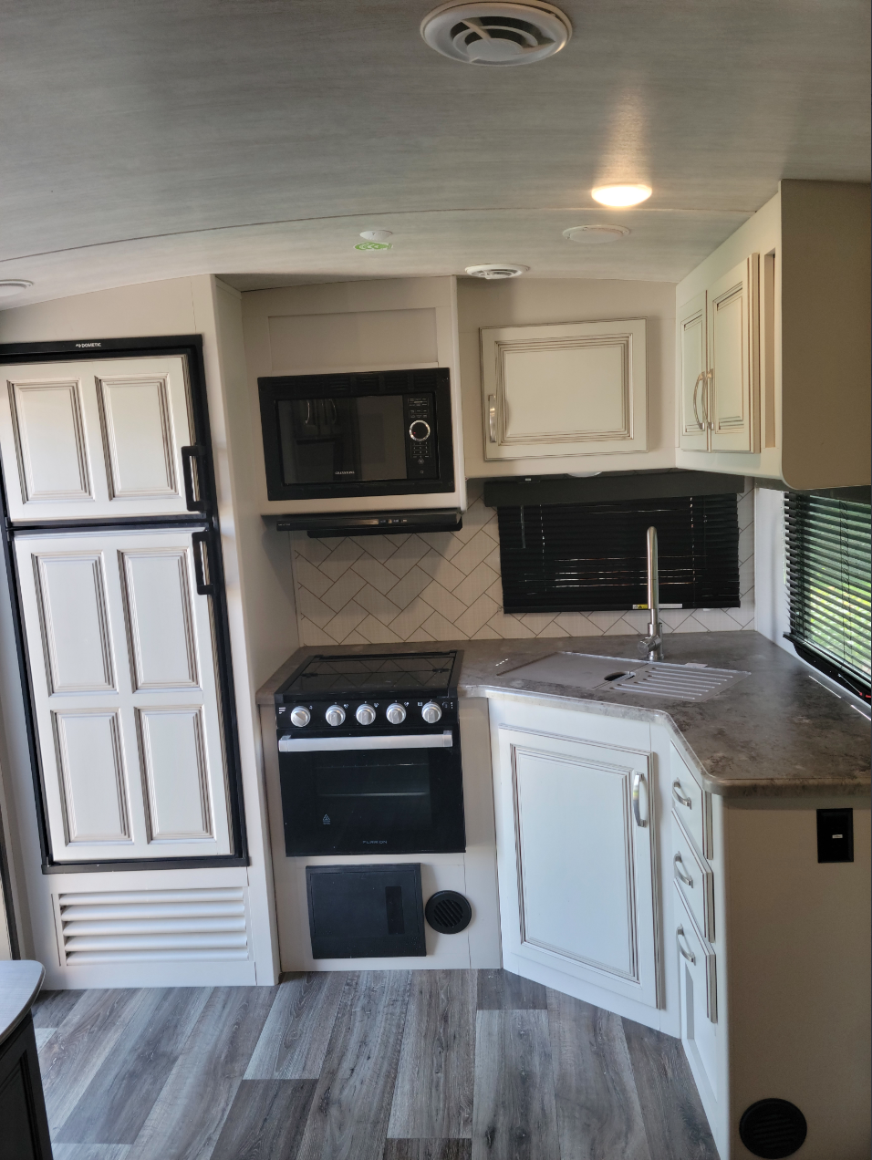 2021 Keystone Cougar 26RKS - National Vehicle