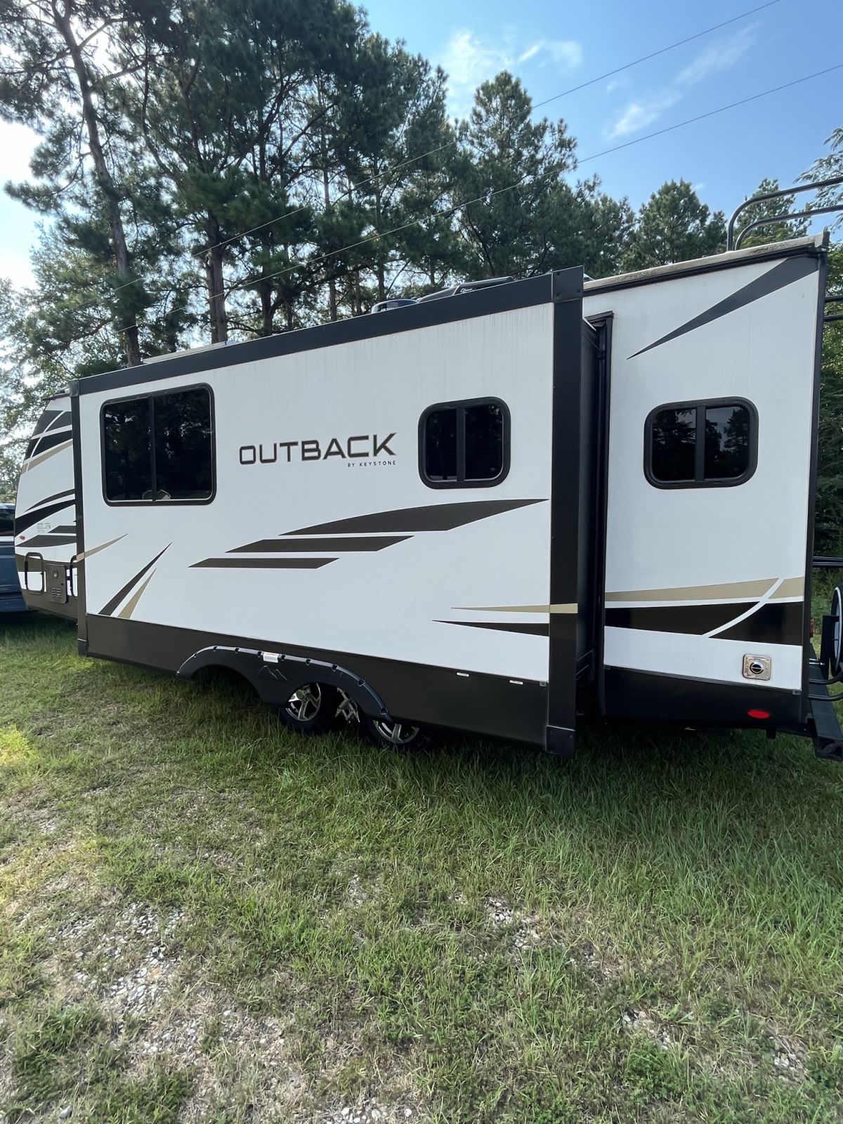 2022 Keystone Outback Ultra-Lite 221UMD - National Vehicle