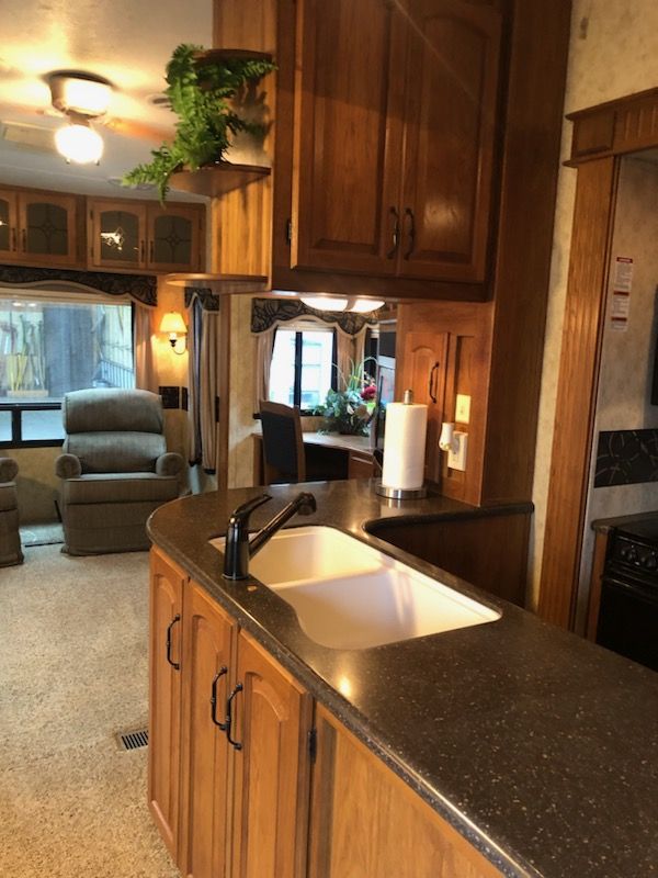 2011 Keystone Montana Hickory 3400RL - National Vehicle