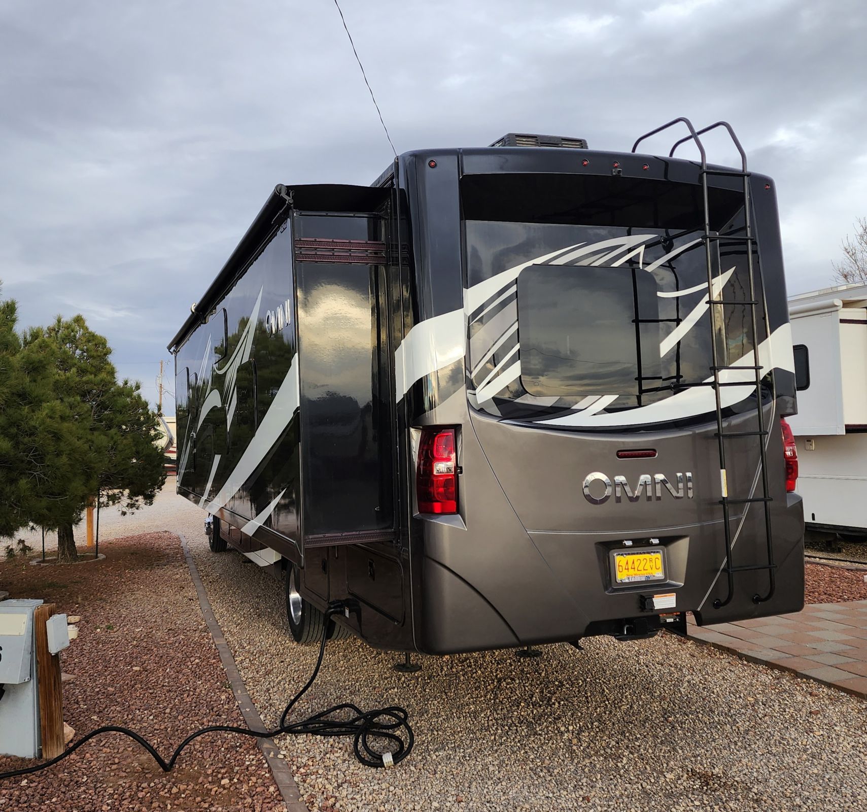 2022 Thor Motor Coach Omni RS36 - National Vehicle