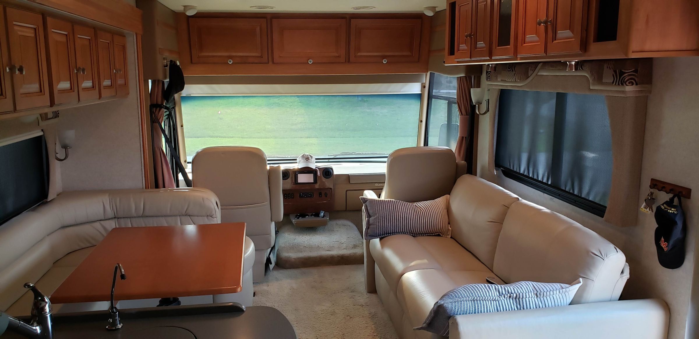 2011 Itasca Suncruiser 32H - National Vehicle
