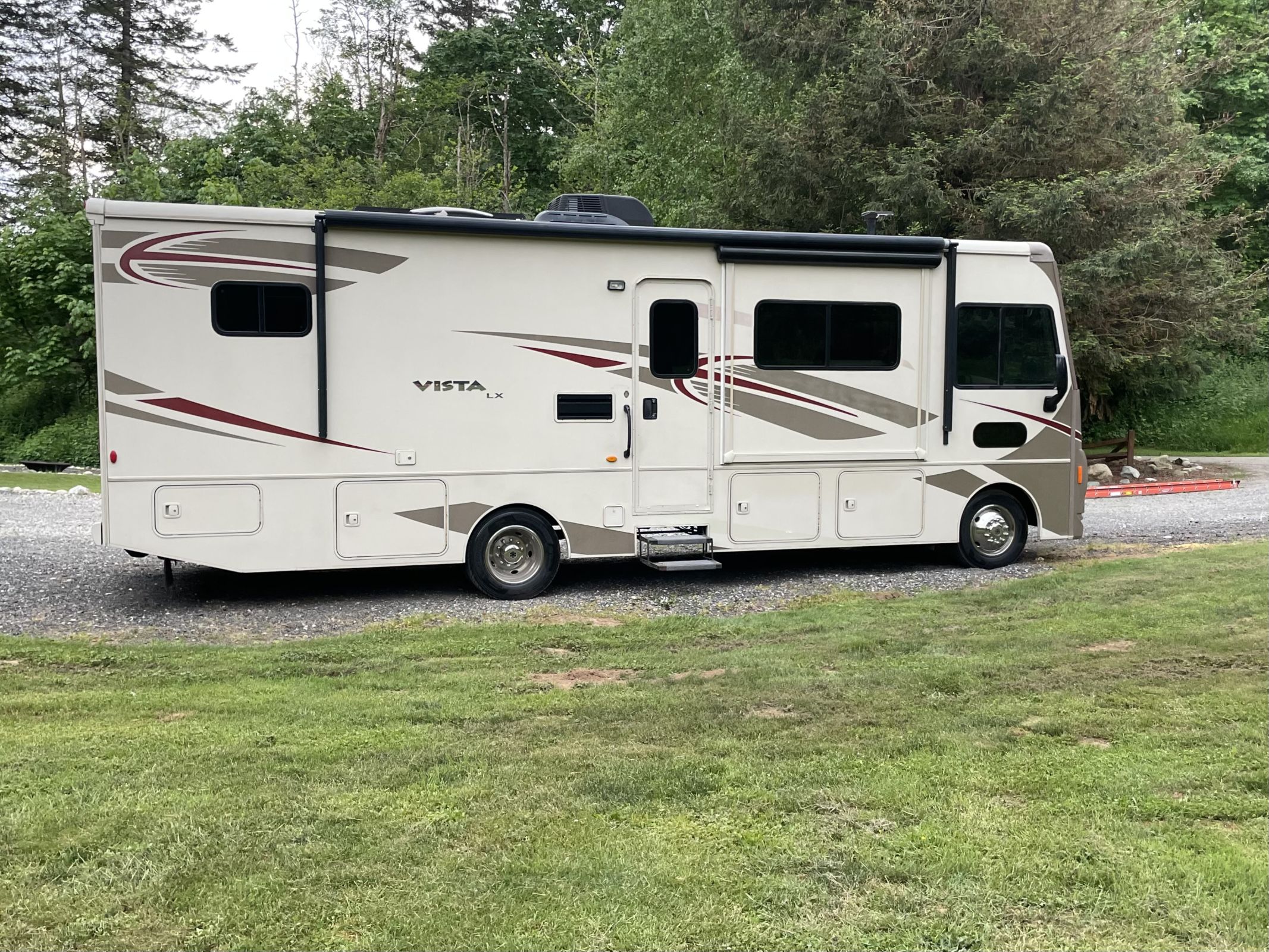 2016 Winnebago Vista LX 30T - National Vehicle