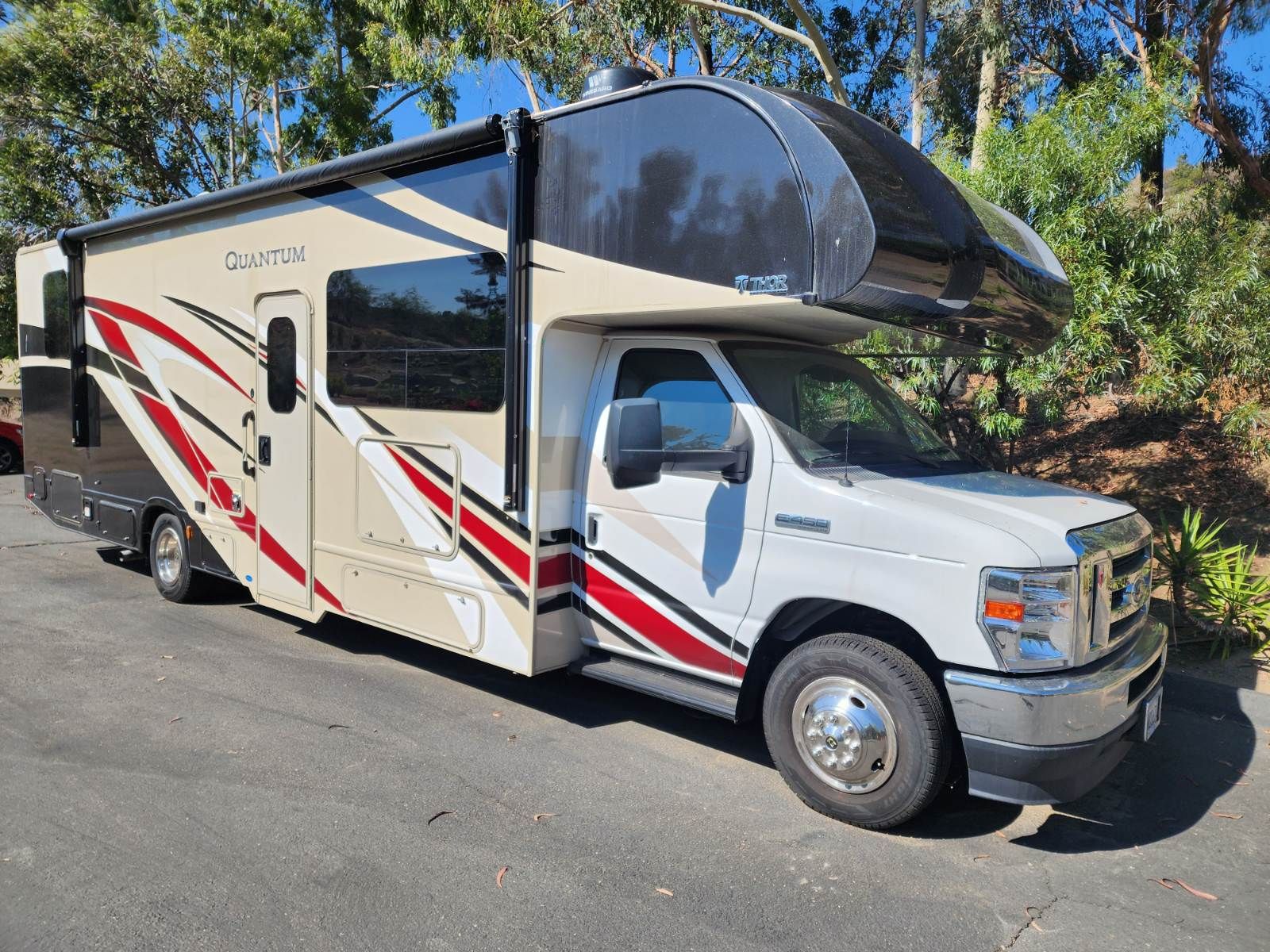 2021 Thor Motor Coach Quantum JM31 - National Vehicle