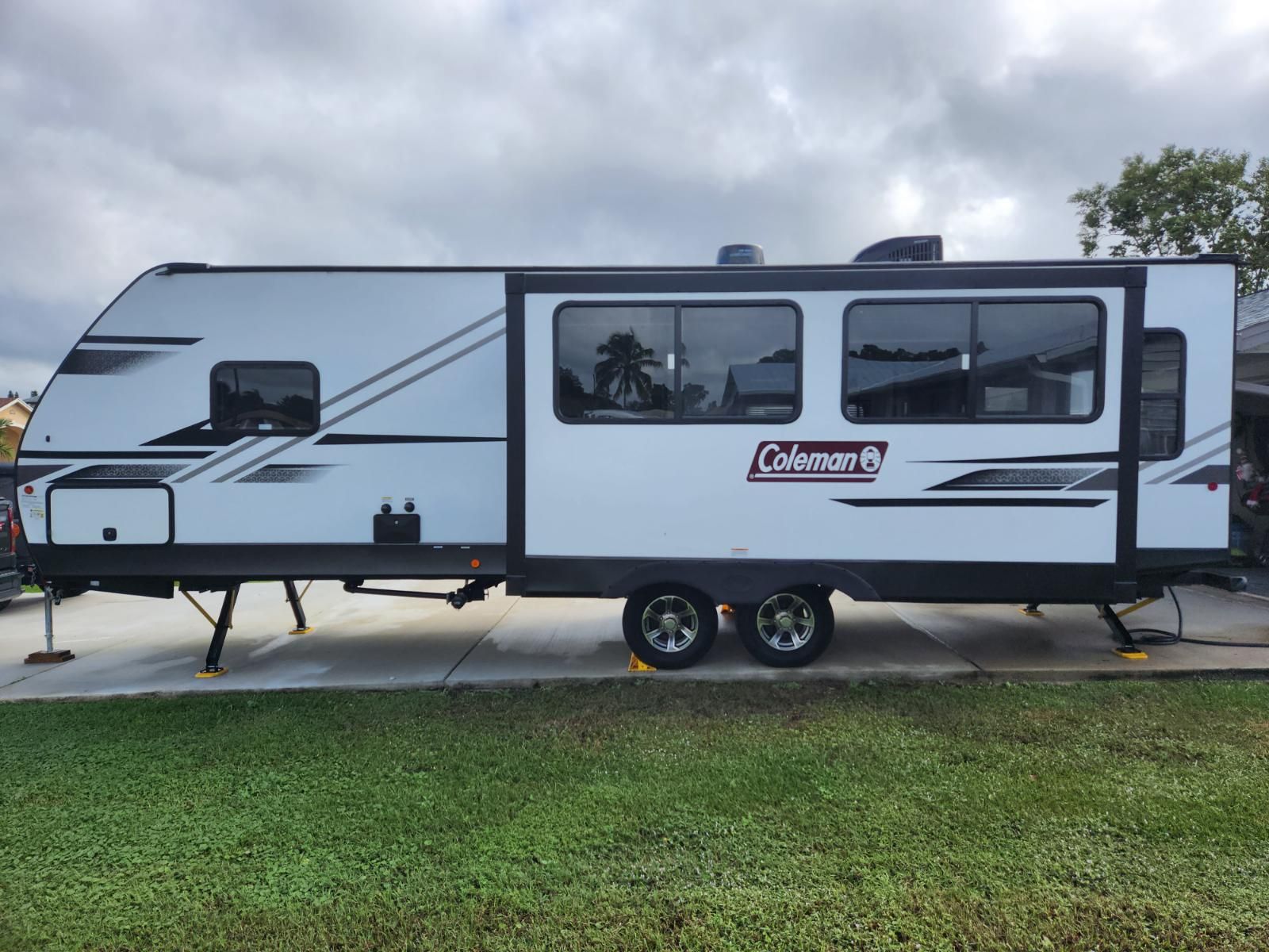 2022 Dutchmen Coleman Light 2715RL - National Vehicle