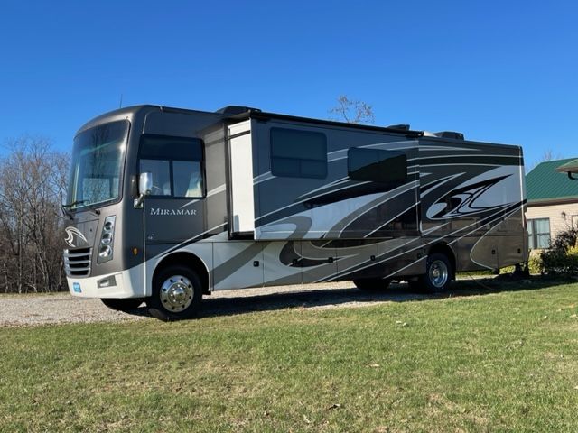 2020 Thor Motor Coach Miramar 35.2 - National Vehicle