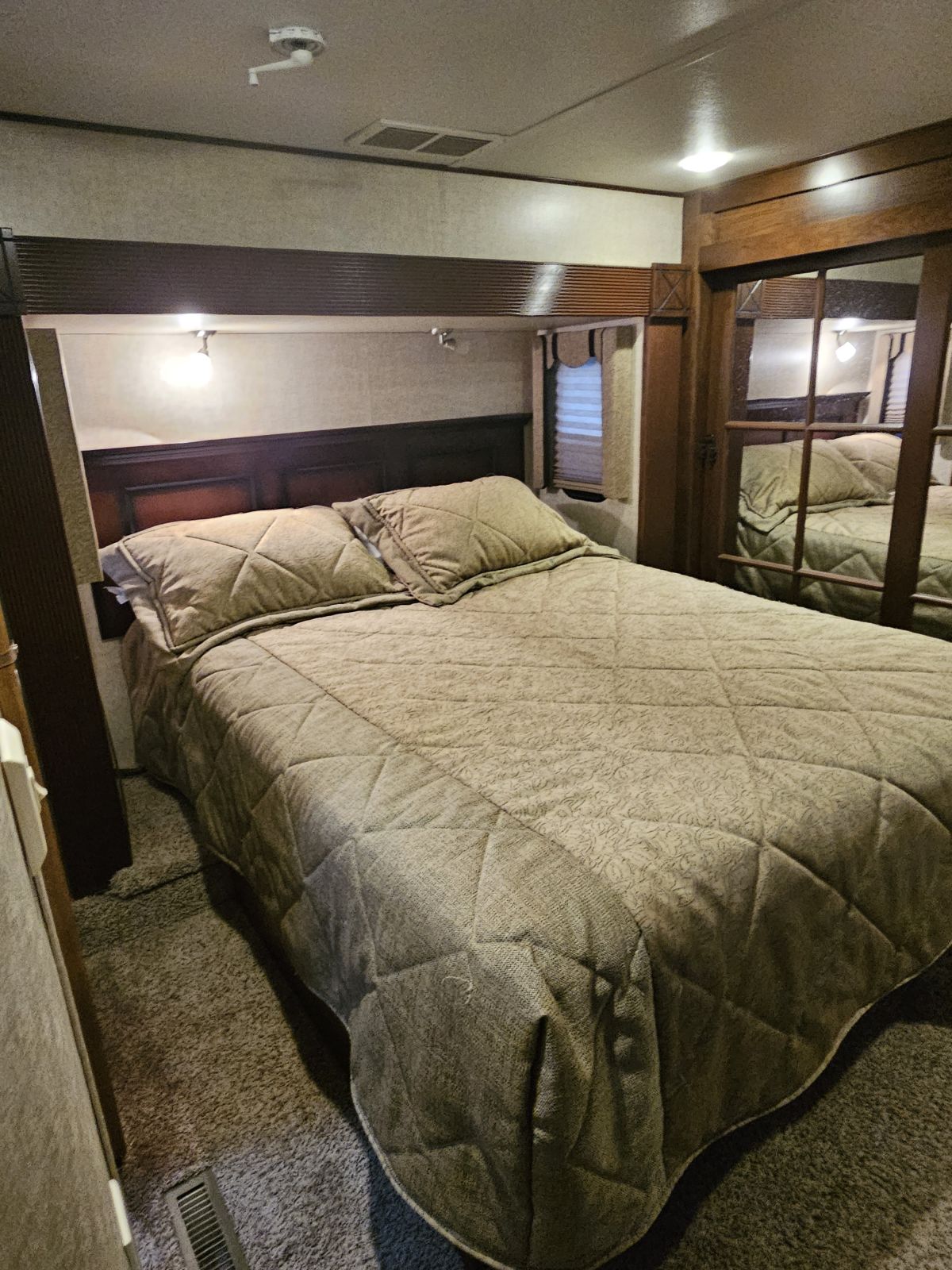 2015 Keystone Alpine 3010RE - National Vehicle