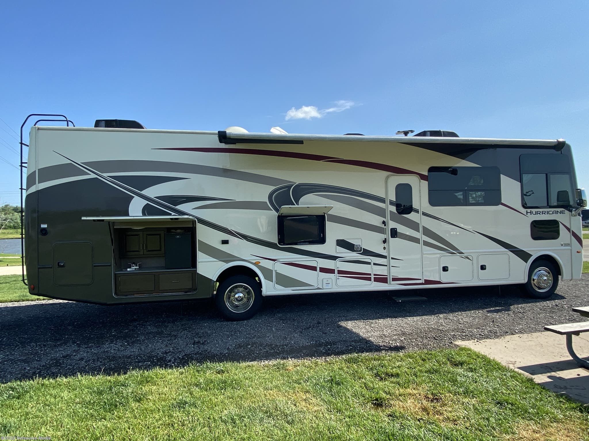 2019 Thor Motor Coach Hurricane 34J - National Vehicle